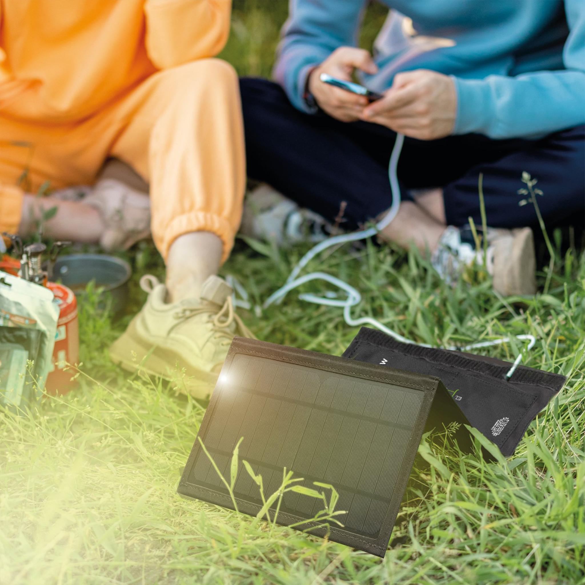 Portabel solpanel 21W | Hopfällbar design | Köp hos Outl1