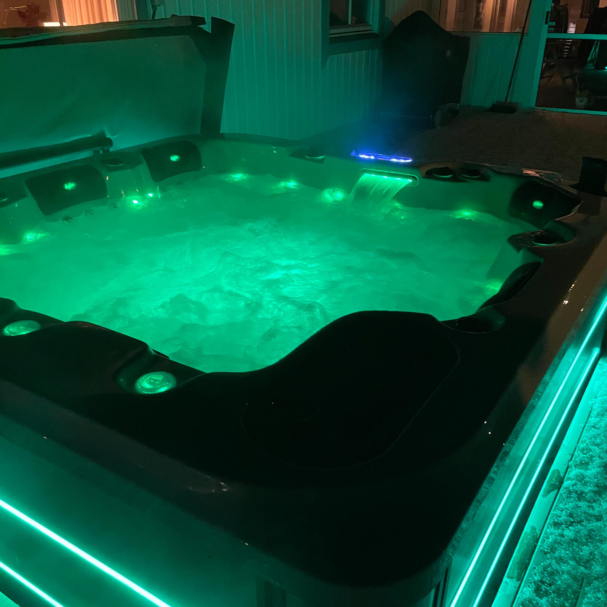 Spabad Vivid Dreams WiFi - 5-6 personer | Lyfco | Köp hos Outl1